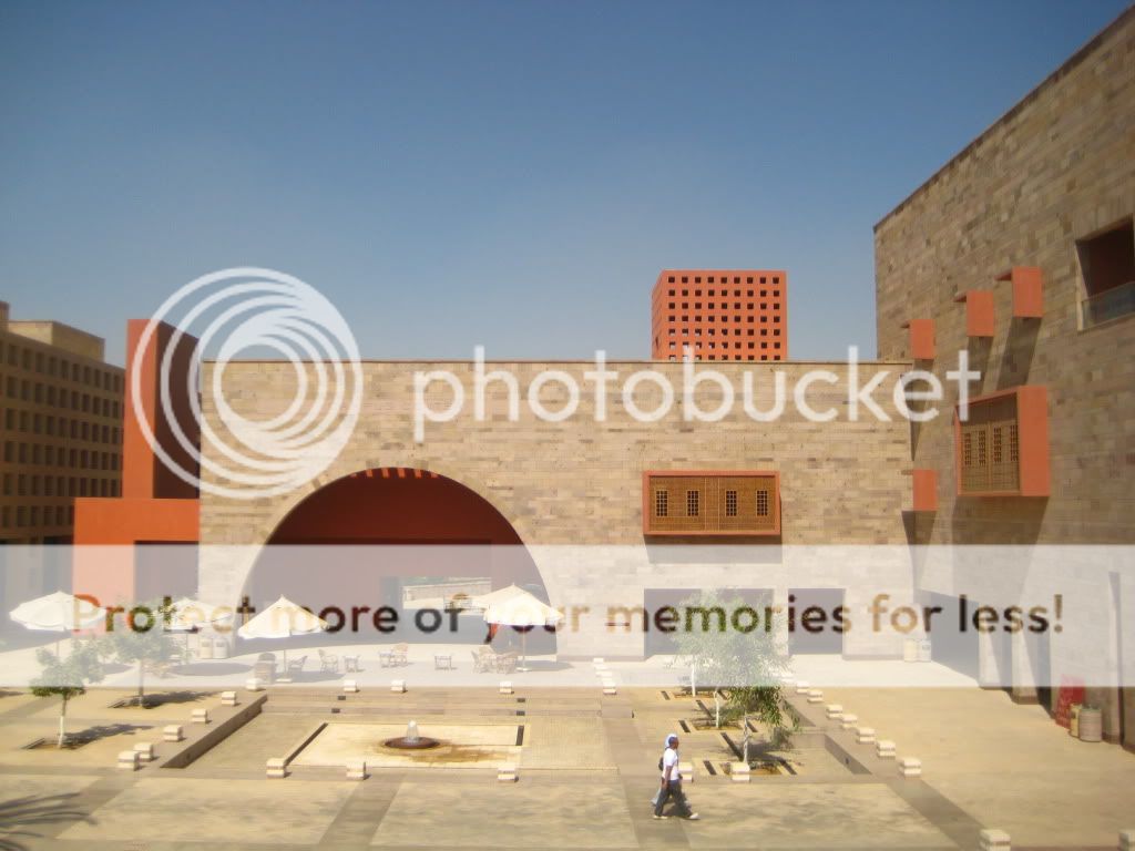 » AUC Campus Living Off the Nile